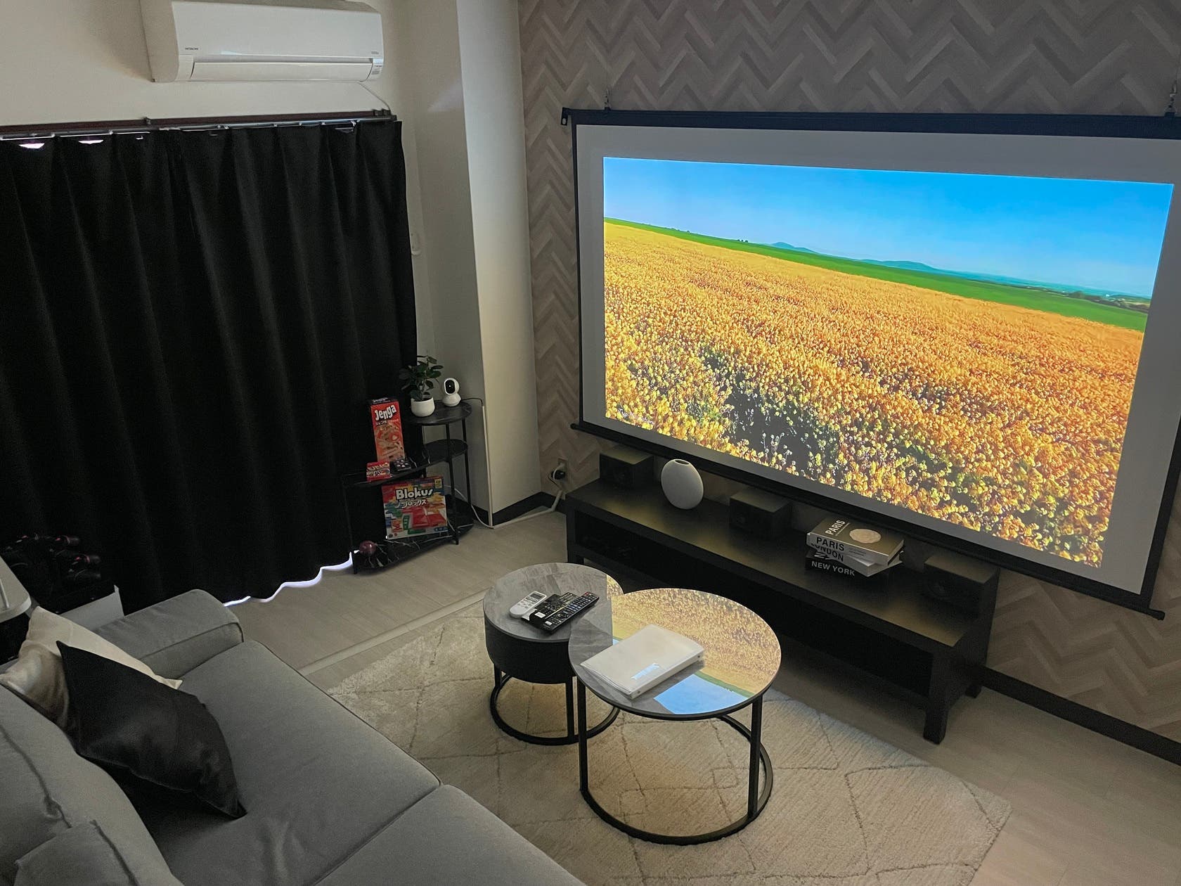 100インチスクリーン＋４Kプロジェクターで大迫力の映画🎞ゲーム🎮推し活🤍贅沢な遊び時間を、大人だけの隠れ家で🖤の写真1