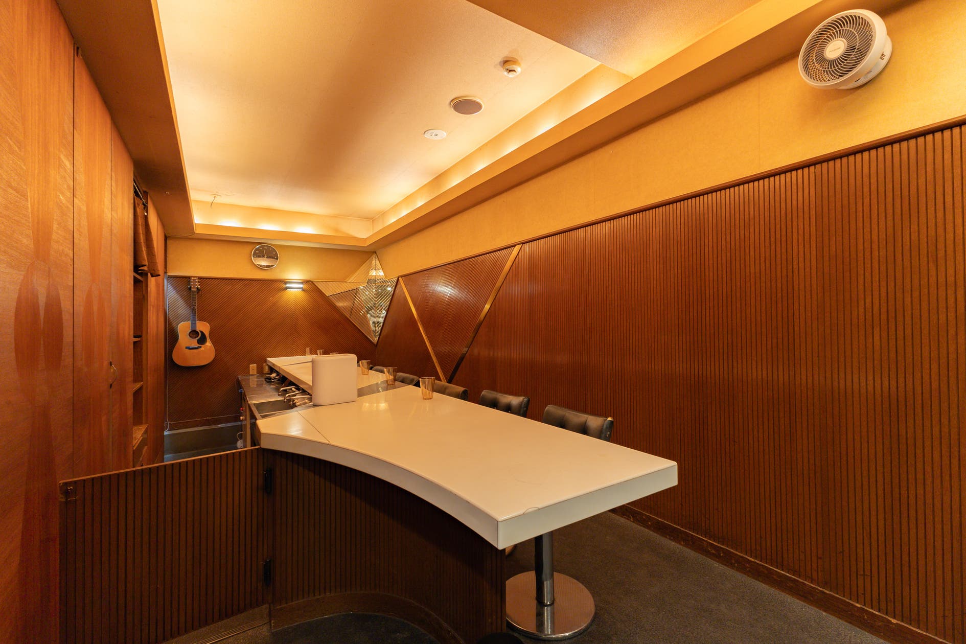 🌜深夜利用可能！始発までの時間つぶしにも⭕🍸バーカウンターのある広々スペース！🎉パーティーや飲み会に最適！の写真5