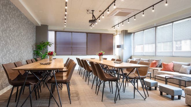 代々木駅1分🚃最大40名着席🎉大型スクリーン🎬映画・大人気ゲーム機🎮おしゃれなケータリング♪の写真2