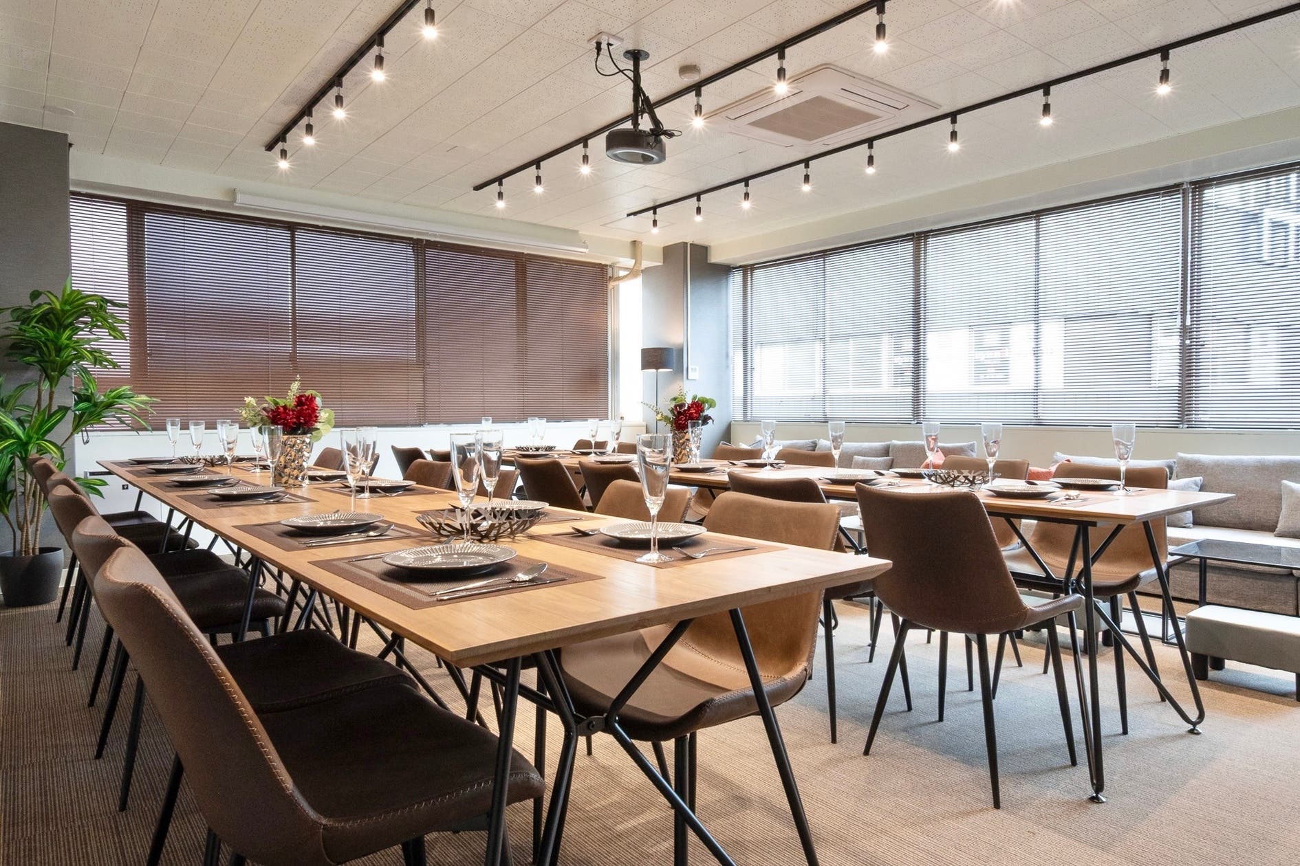 代々木駅1分🚃最大40名着席🎉大型スクリーン🎬映画・大人気ゲーム機🎮おしゃれなケータリング♪の写真7