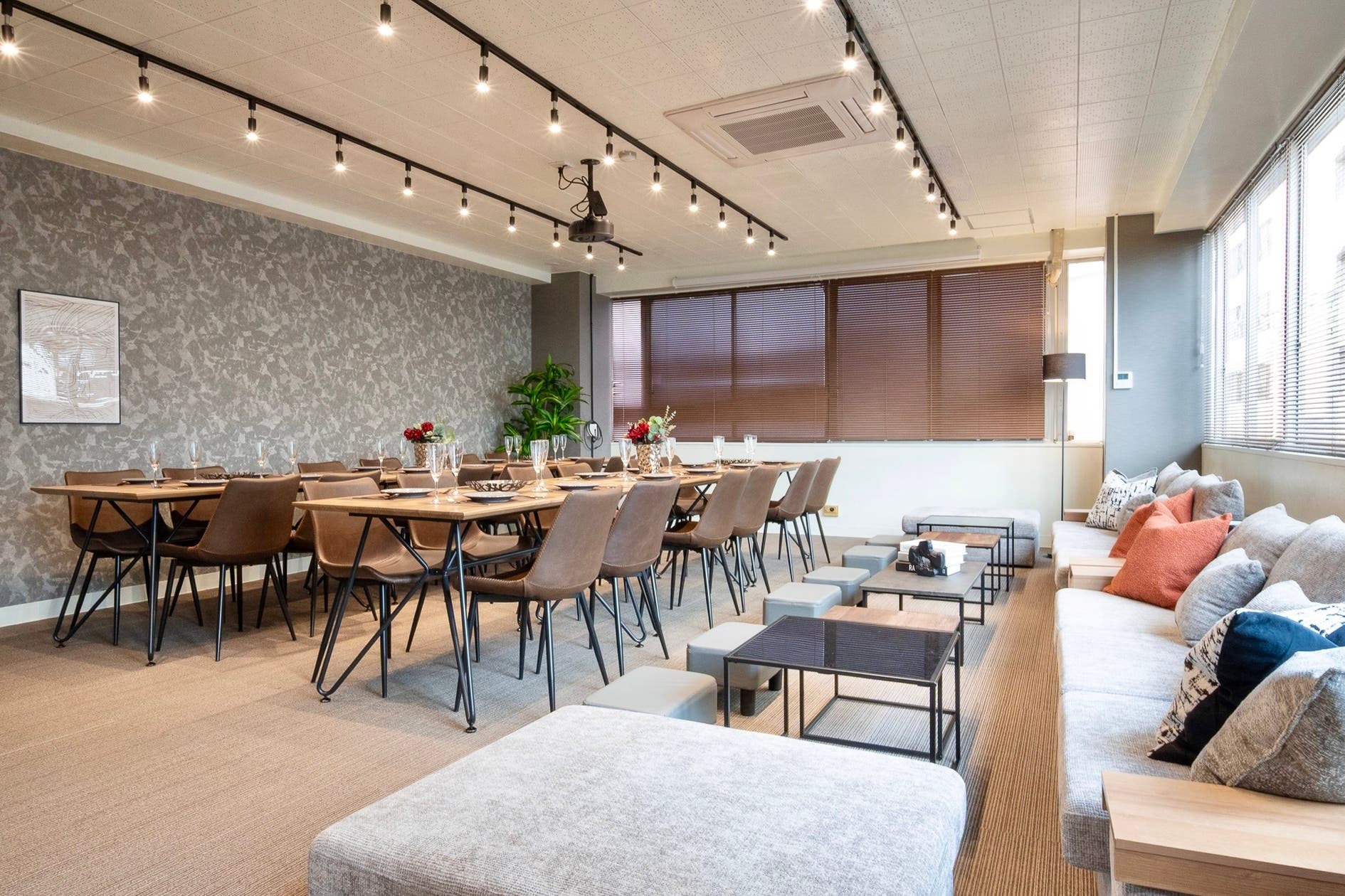 代々木駅1分🚃最大40名着席🎉大型スクリーン🎬映画・大人気ゲーム機🎮おしゃれなケータリング♪の写真8