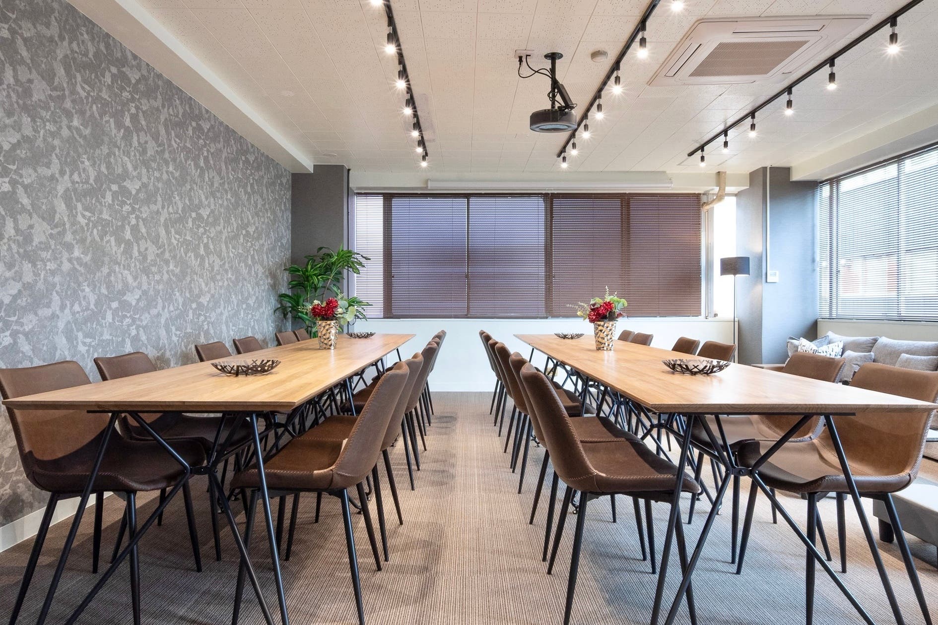 代々木駅1分🚃最大40名着席🎉大型スクリーン🎬映画・大人気ゲーム機🎮おしゃれなケータリング♪の写真18