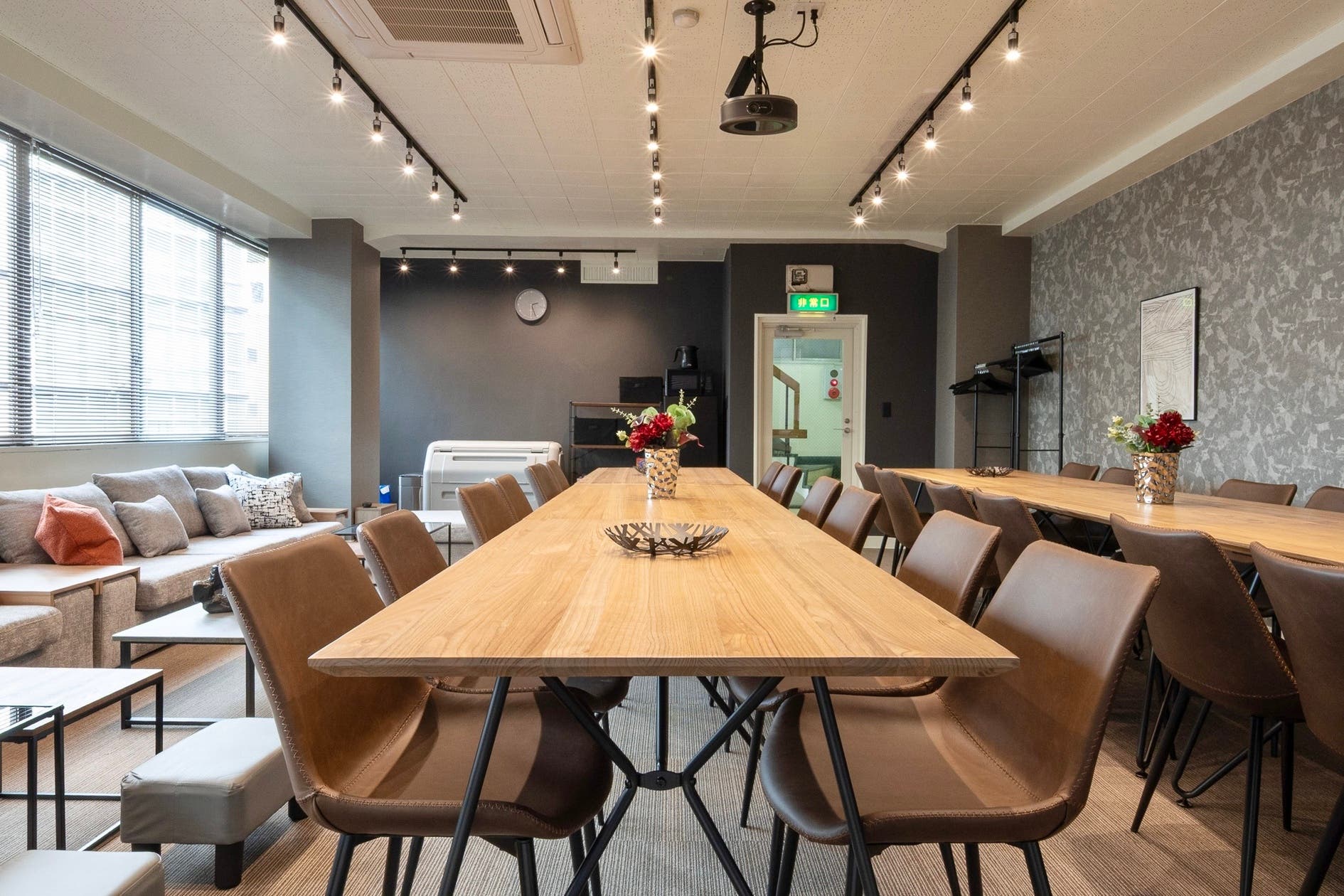 代々木駅1分🚃最大40名着席🎉大型スクリーン🎬映画・大人気ゲーム機🎮おしゃれなケータリング♪の写真19