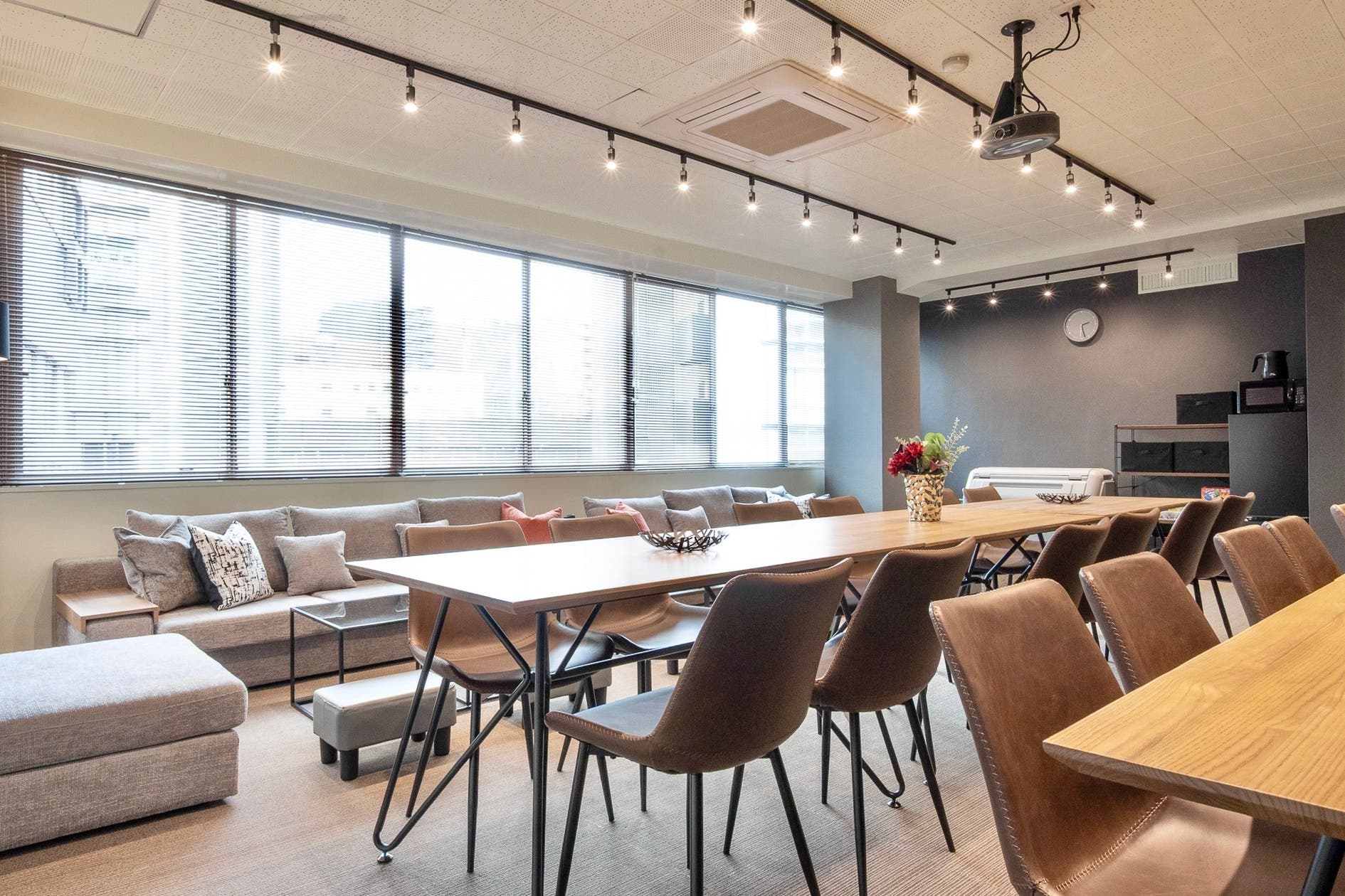 代々木駅1分🚃最大40名着席🎉大型スクリーン🎬映画・大人気ゲーム機🎮おしゃれなケータリング♪の写真20