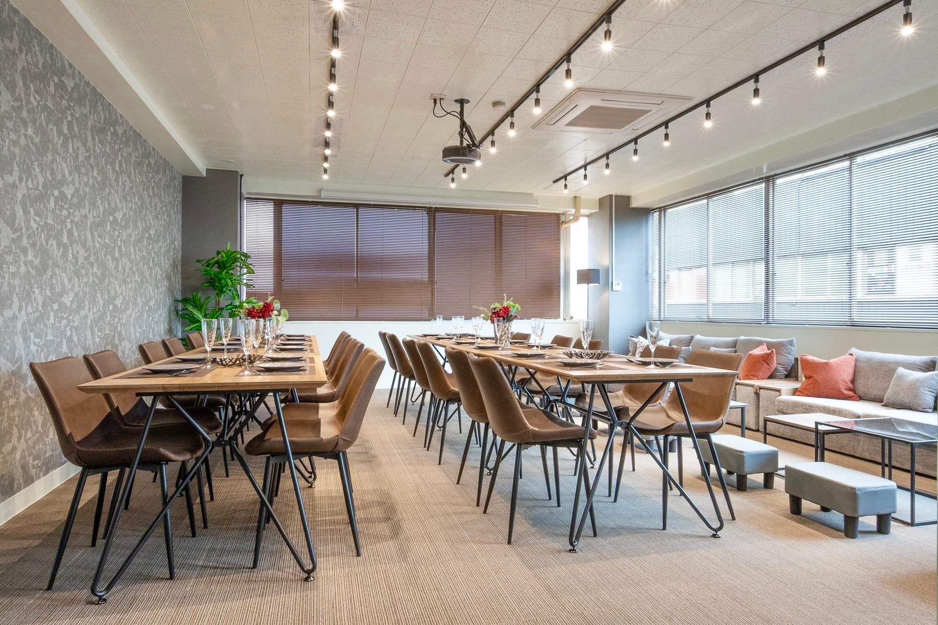 代々木駅1分🚃最大40名着席🎉大型スクリーン🎬映画・大人気ゲーム機🎮おしゃれなケータリング♪の写真21