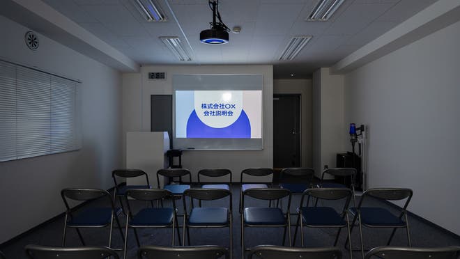 【西新宿駅3分】36席/プロジェクター/ホワイトボード/光回線WiFi/演台☆1日1回スタッフ完全清掃のセミナールームの写真6