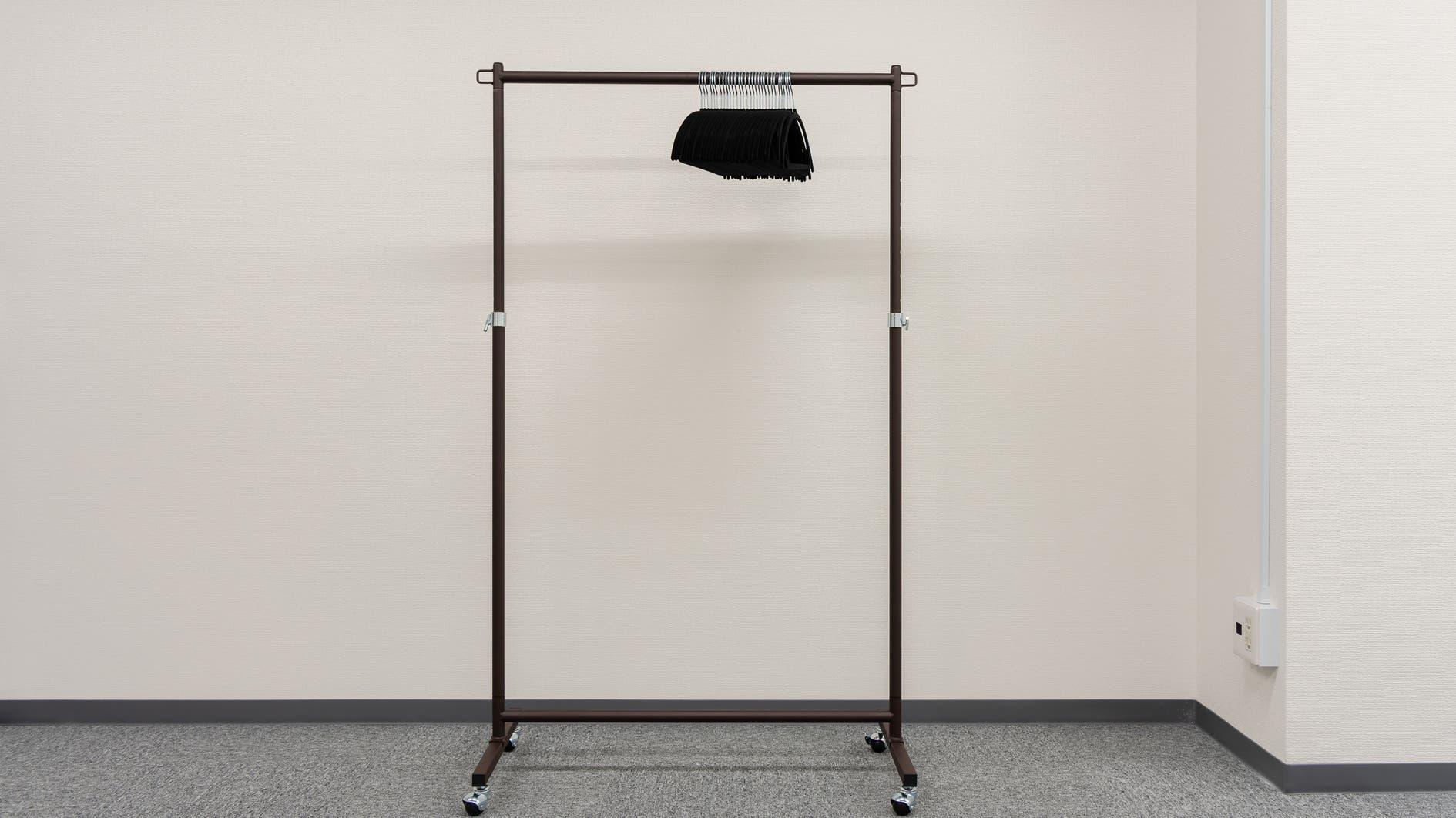 【西新宿駅3分】36席/プロジェクター/ホワイトボード/光回線WiFi/演台☆1日1回スタッフ完全清掃のセミナールームの写真12