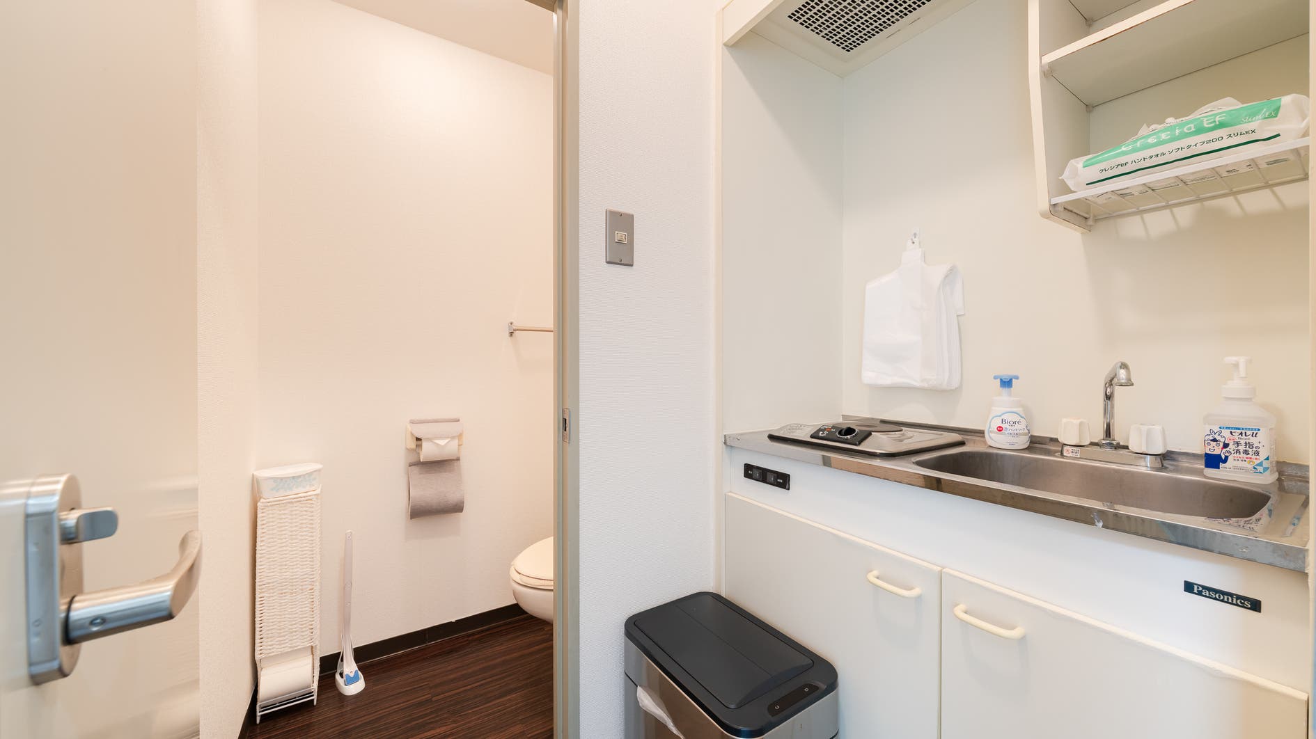 【西新宿駅3分】36席/プロジェクター/ホワイトボード/光回線WiFi/演台☆1日1回スタッフ完全清掃のセミナールームの写真16