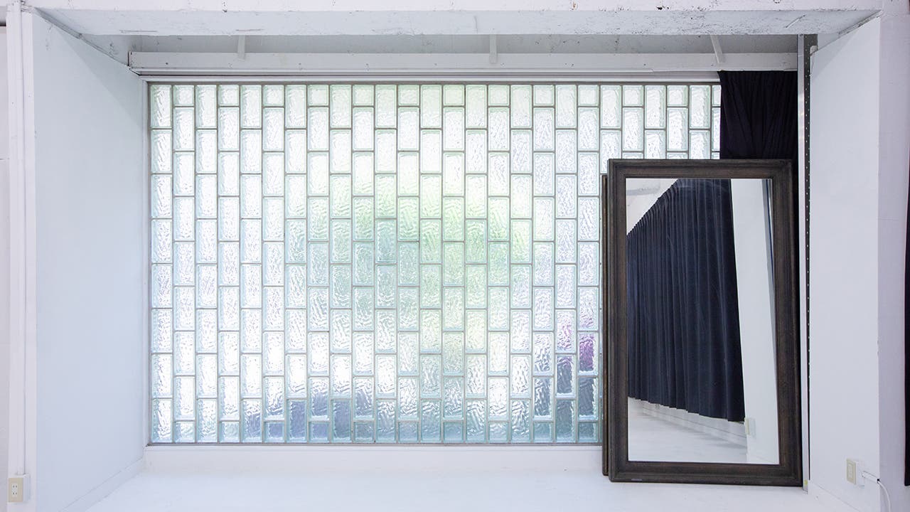 名古屋・栄駅から1本｜白ホリ・自然光・コンクリ床・撮影フォトスタジオ【 物撮り・コスプレ・アパレル】清水駅徒歩5分の写真5