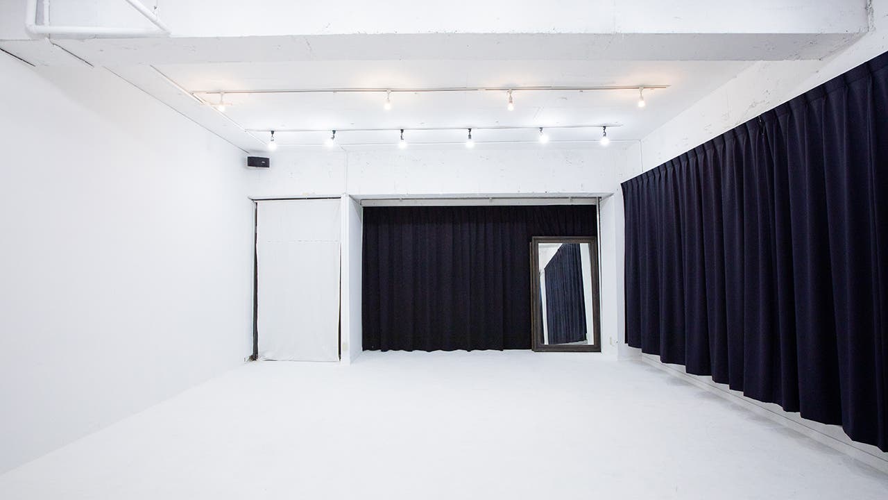 名古屋・栄駅から1本｜白ホリ・自然光・コンクリ床・撮影フォトスタジオ【 物撮り・コスプレ・アパレル】清水駅徒歩5分の写真6