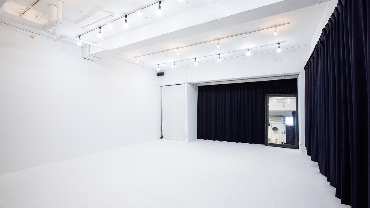 名古屋・栄駅から1本｜白ホリ・自然光・コンクリ床・撮影フォトスタジオ【 物撮り・コスプレ・アパレル】清水駅徒歩5分の写真7