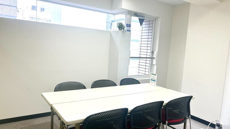 【赤坂見附駅徒歩2分】<Room404>MAX6名/冷房完備/駅チカ/無料Wi-Fi/24時間利用可の写真1