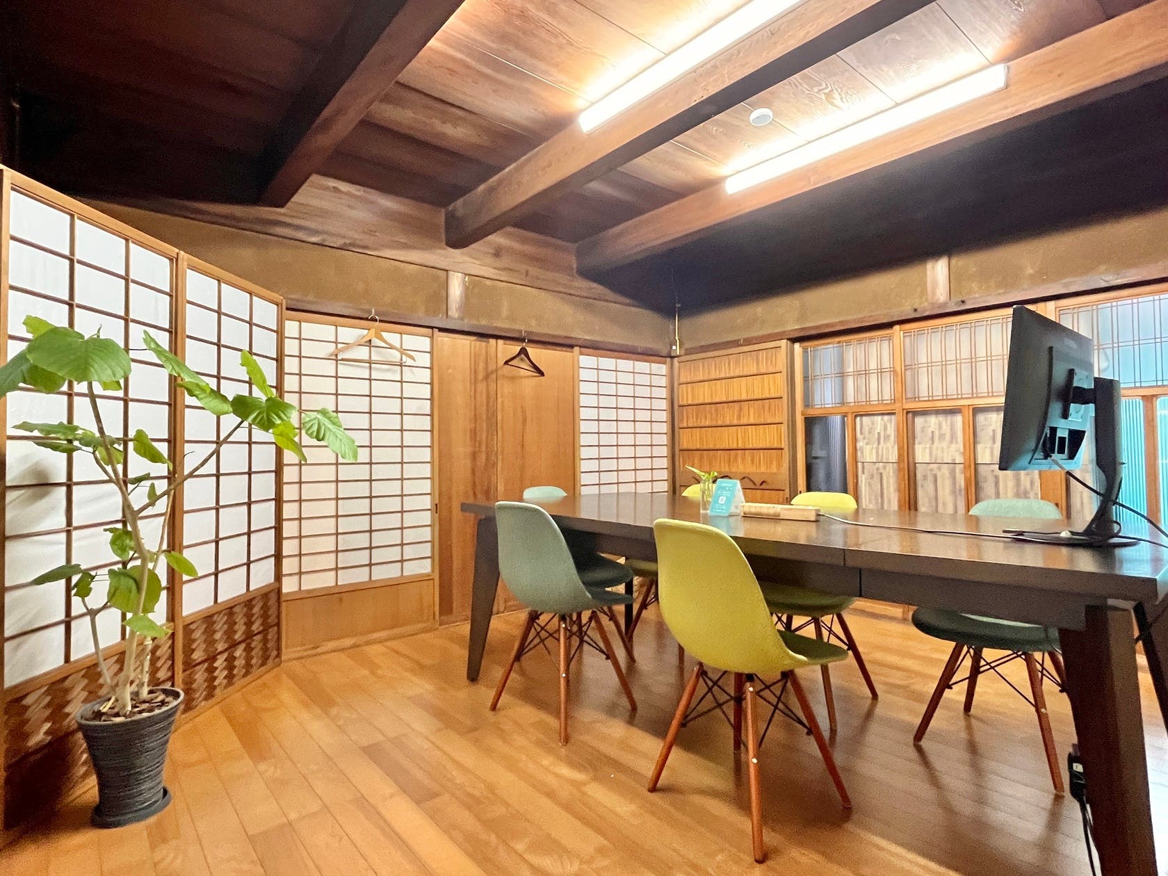 【関空2駅｜泉佐野駅8分】ワークスペース/高速WiFi/web会議・出張で飛行機の待ち時間などに最適です／フリードリンク／古民家の写真9