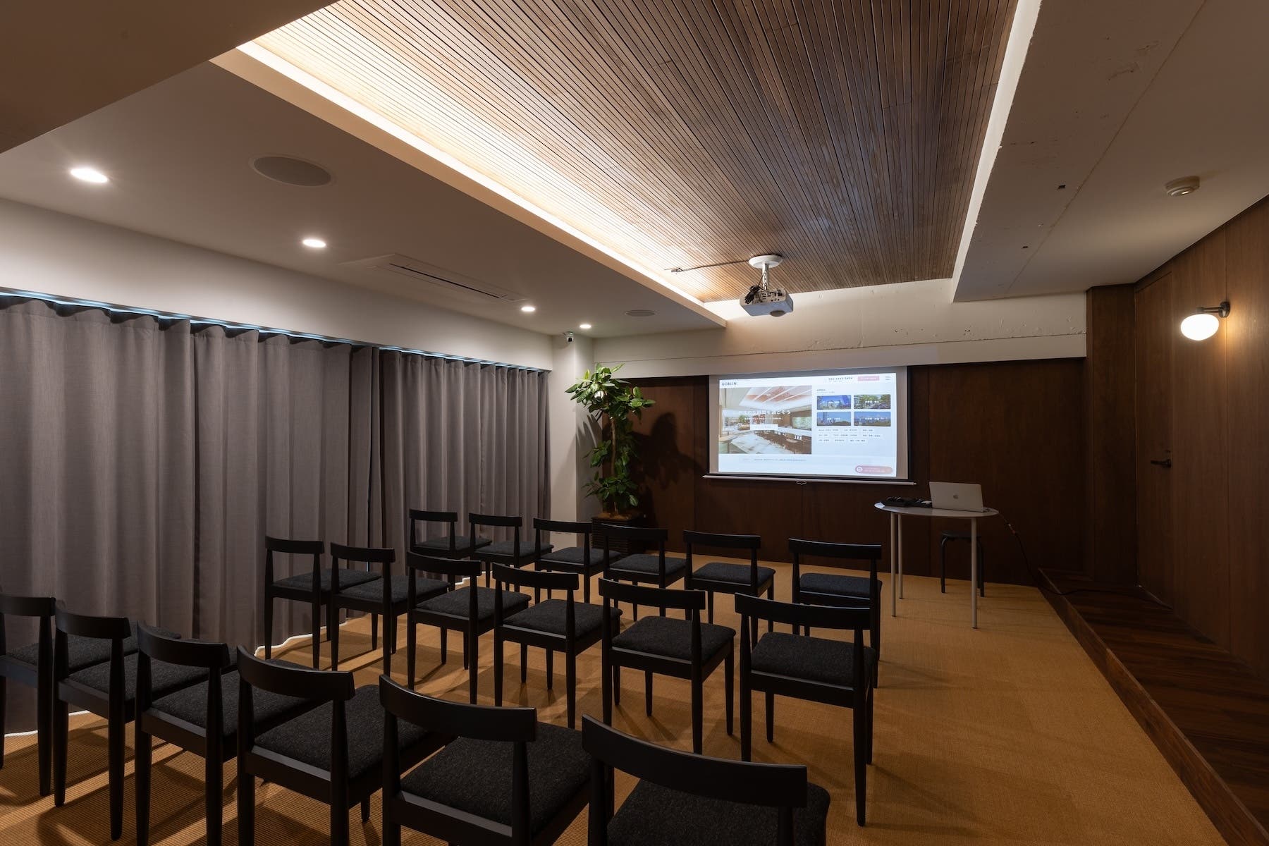 【目黒駅徒歩1分 / -ROOM2-】撮影・会議・セミナーに最適 / プロジェクター・スクリーンも完備の写真3