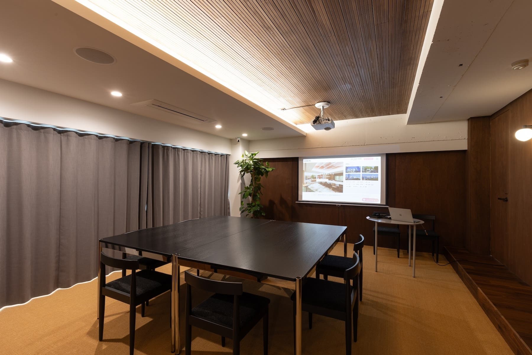 【目黒駅徒歩1分 / -ROOM2-】撮影・会議・セミナーに最適 / プロジェクター・スクリーンも完備の写真2