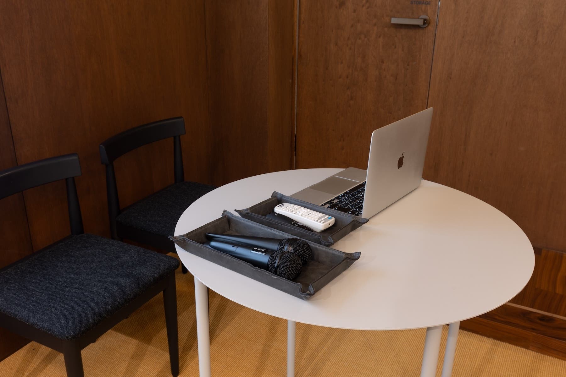 【目黒駅徒歩1分 / -ROOM2-】撮影・会議・セミナーに最適 / プロジェクター・スクリーンも完備の写真4