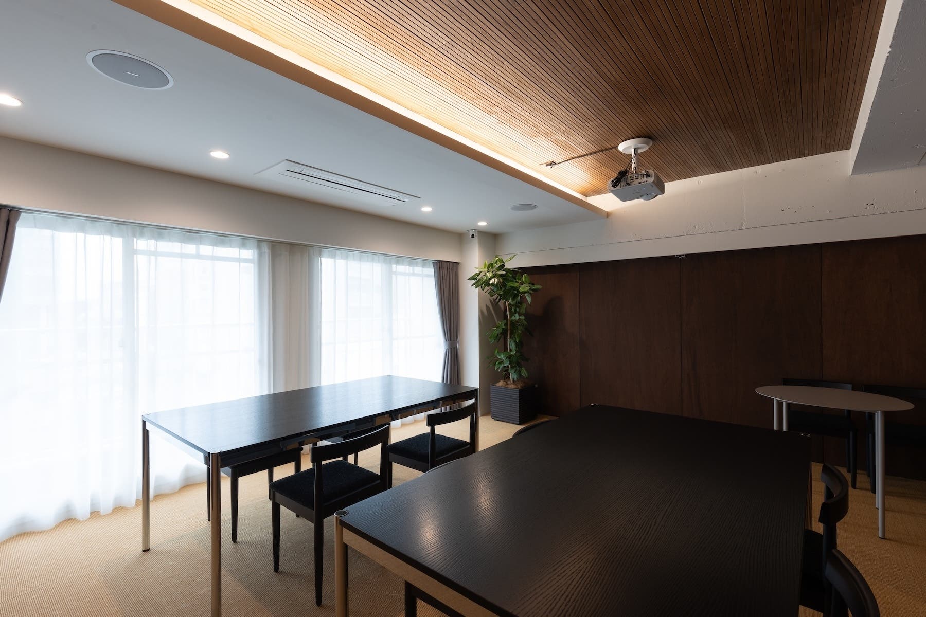 【目黒駅徒歩1分 / -ROOM2-】撮影・会議・セミナーに最適 / プロジェクター・スクリーンも完備の写真5