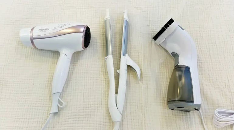 【花と蝶と妖精たちの物語】白基調｜４面採光｜特大ケーキ｜巨大蝶｜チャペル｜階段｜時計台｜ドレス着放題！｜撮影機材無料!の写真28