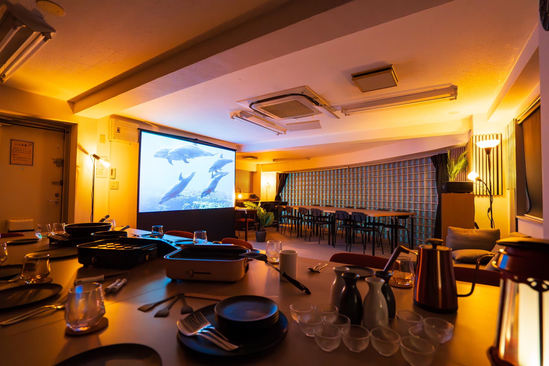 [最大40名収容可]藤沢駅南口徒歩5分 100インチスクリーン！映画鑑賞会/推し活/会議/セミナー/タコパの写真1