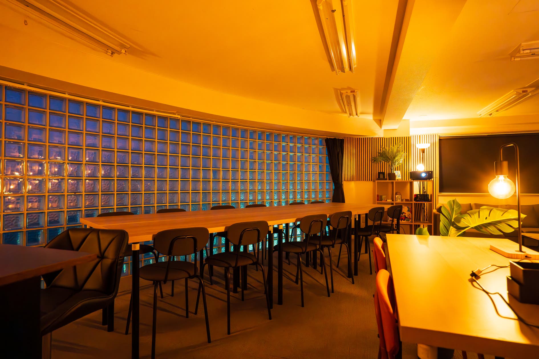 [最大40名収容可]藤沢駅南口徒歩5分 100インチスクリーン！映画鑑賞会/推し活/会議/セミナー/タコパの写真5