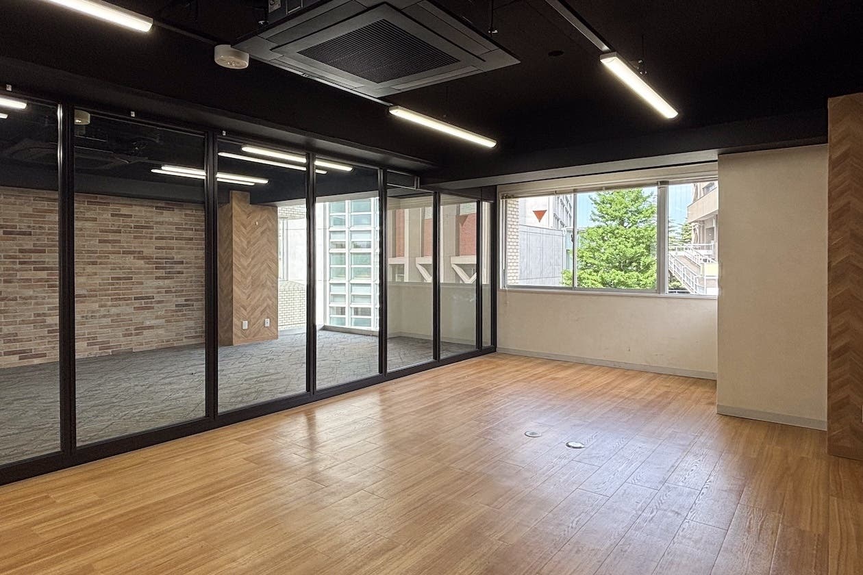 【渋谷・表参道】長期貸出可能！撮影・演劇練習・ワークショップに／青山学院大学西門前、111㎡広々スペースの写真1