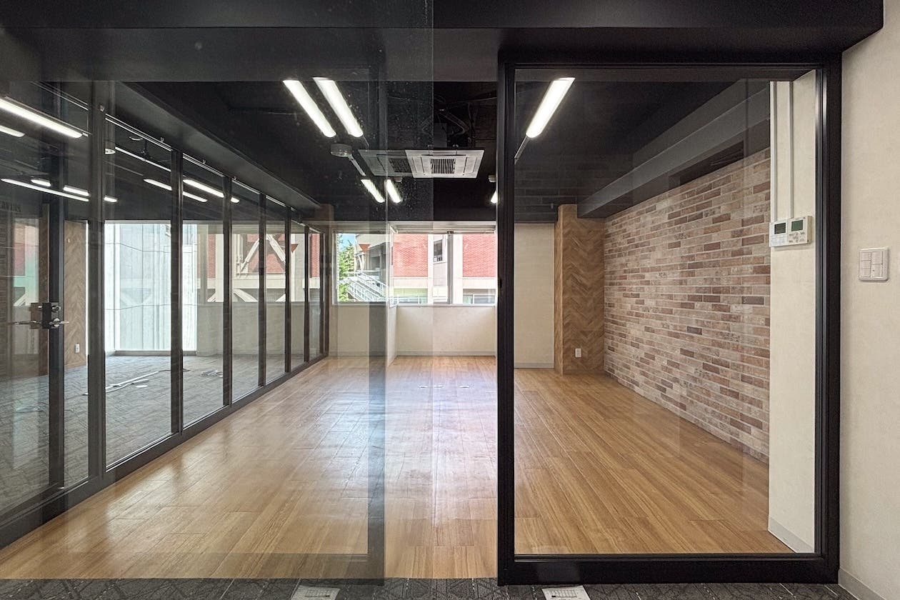 【渋谷・表参道】長期貸出可能！撮影・演劇練習・ワークショップに／青山学院大学西門前、111㎡広々スペースの写真4