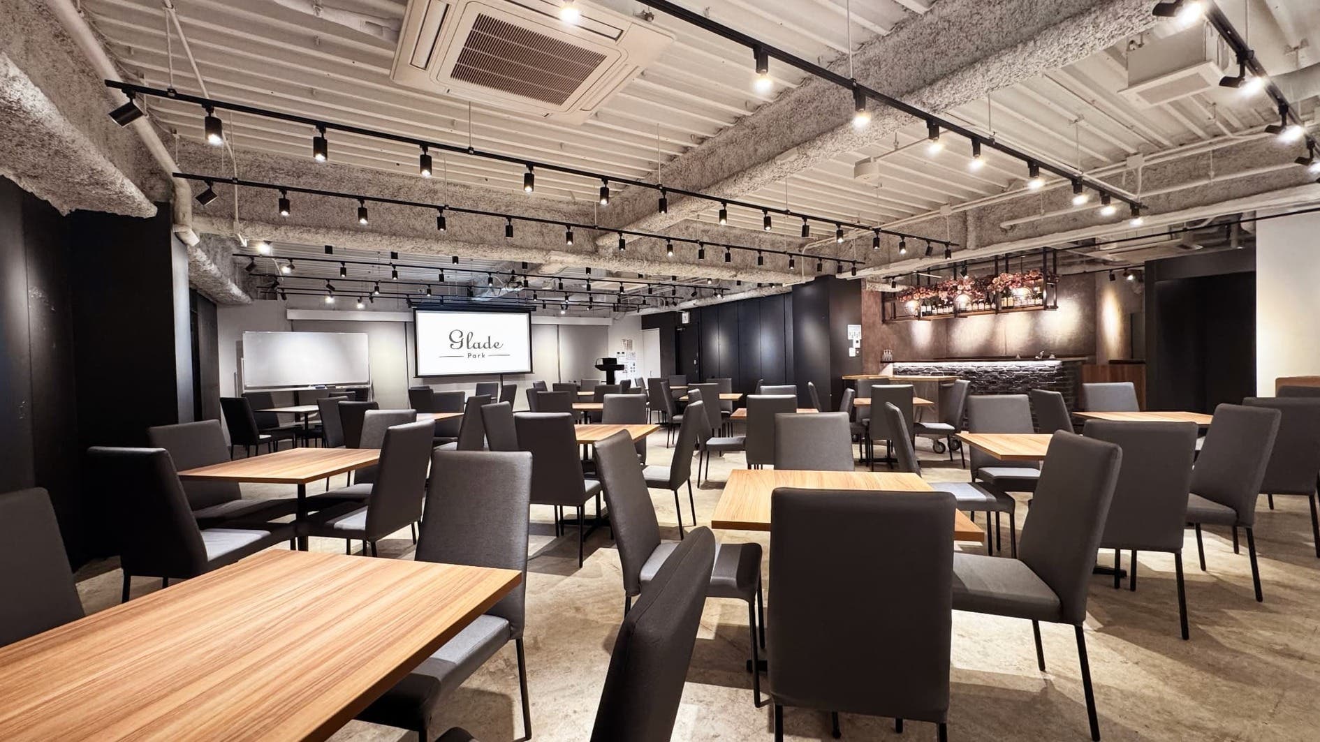 【秋葉原駅徒歩2分】バーカウンター・スクリーンなど設備が充実◎ 各種イベント/交流会/懇親会/セミナー/撮影に！の写真2