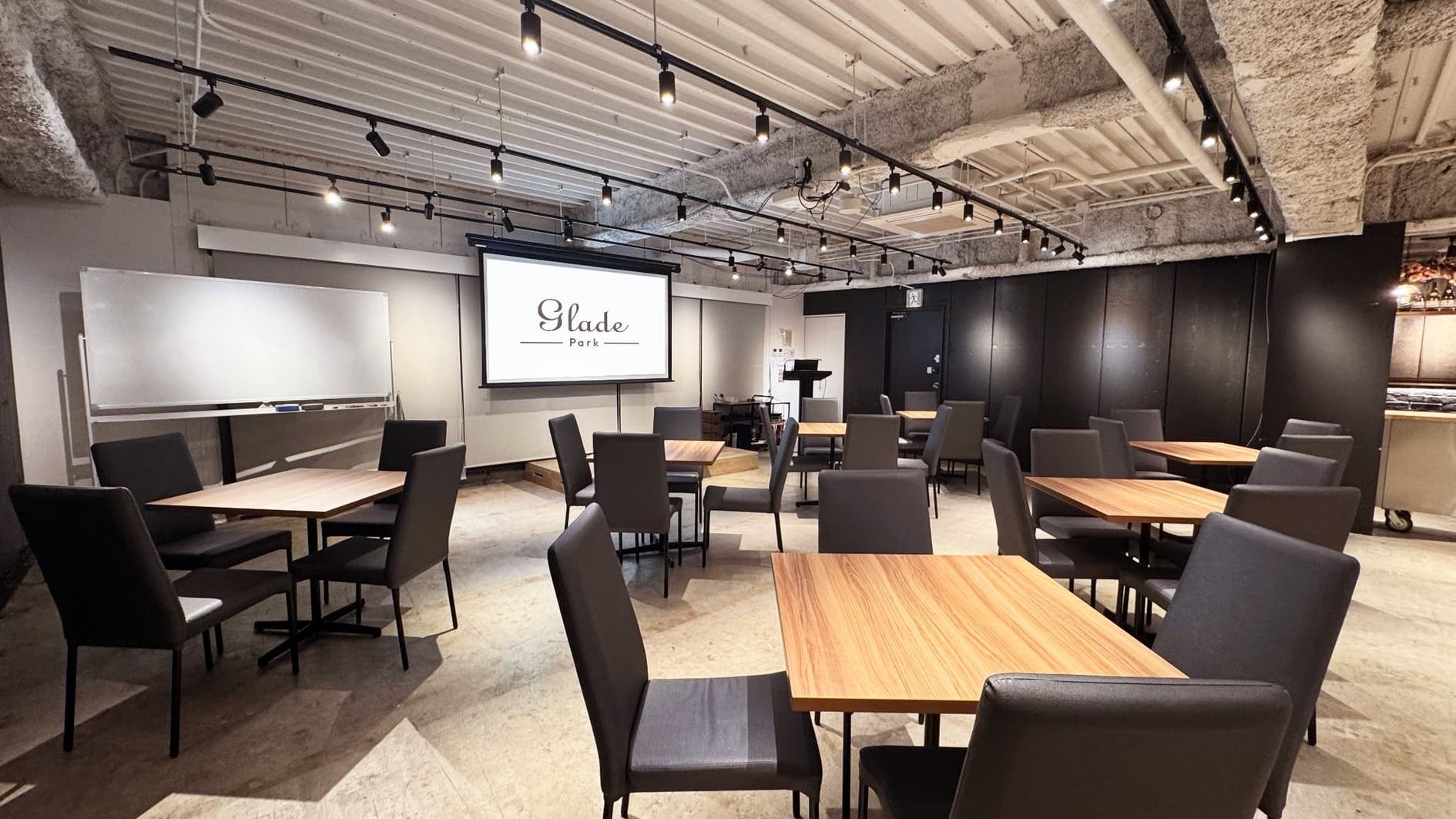 【秋葉原駅徒歩2分】バーカウンター・スクリーンなど設備が充実◎ 各種イベント/交流会/懇親会/セミナー/撮影に！の写真3