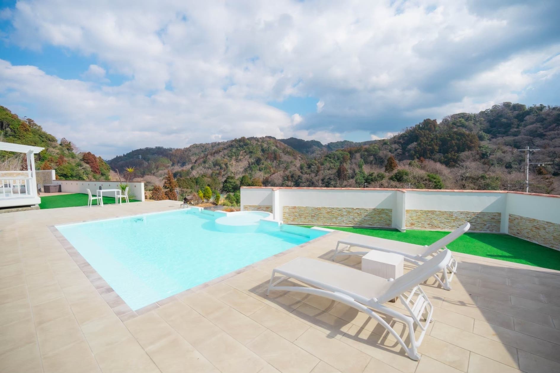 都内から60分で行ける広大な敷地の大型リゾートスタジオ、温水プールや庭、自然光が溢れる屋内外に多数のシチュエーションの写真2