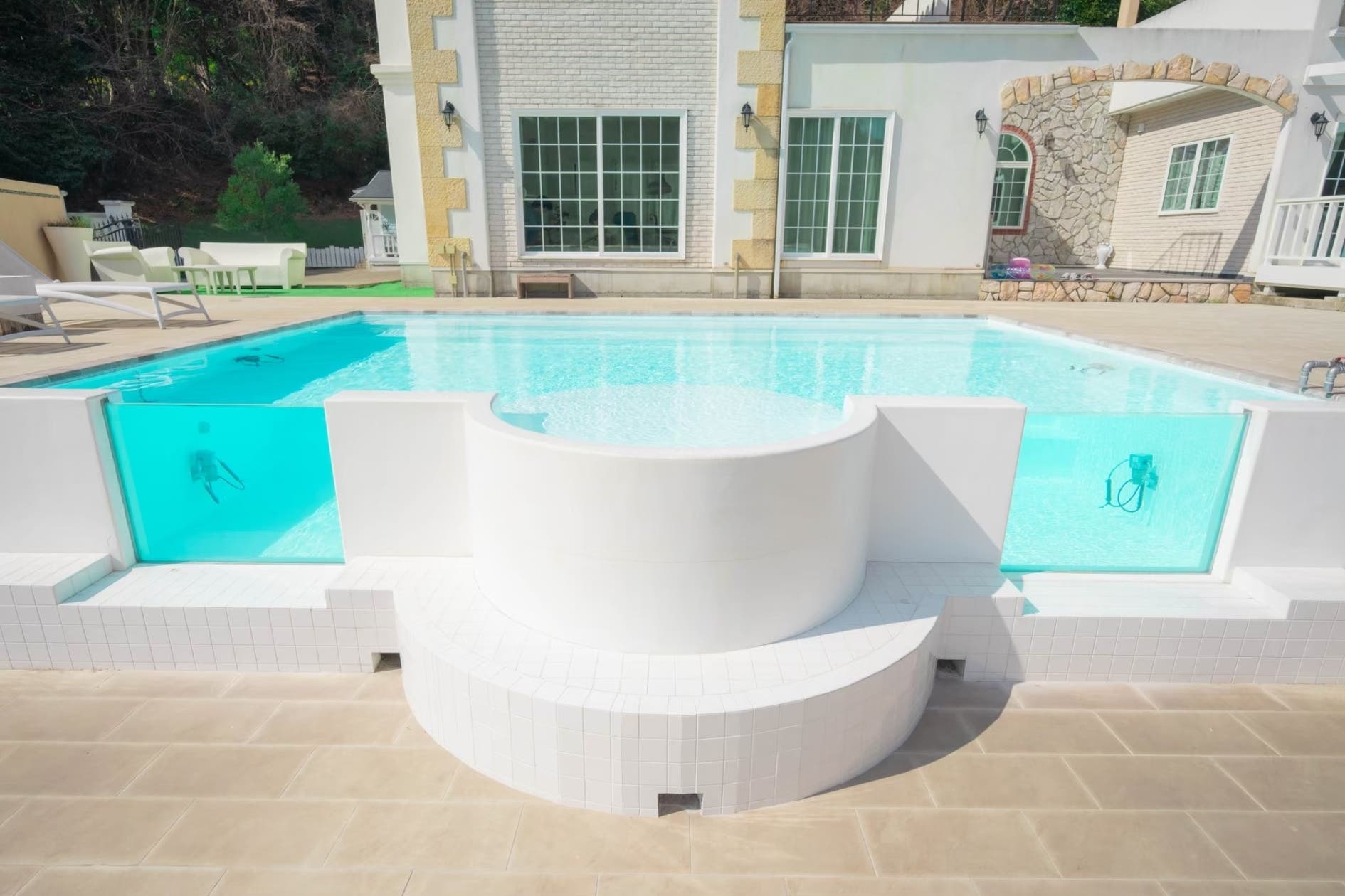 都内から60分で行ける広大な敷地の大型リゾートスタジオ、温水プールや庭、自然光が溢れる屋内外に多数のシチュエーションの写真4