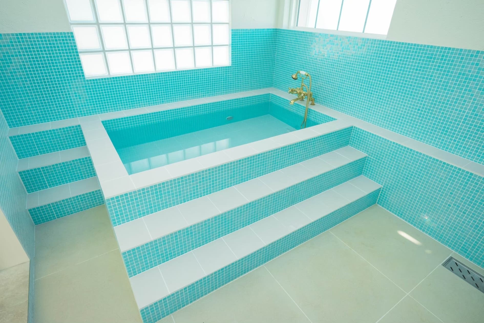 都内から60分で行ける広大な敷地の大型リゾートスタジオ、温水プールや庭、自然光が溢れる屋内外に多数のシチュエーションの写真6