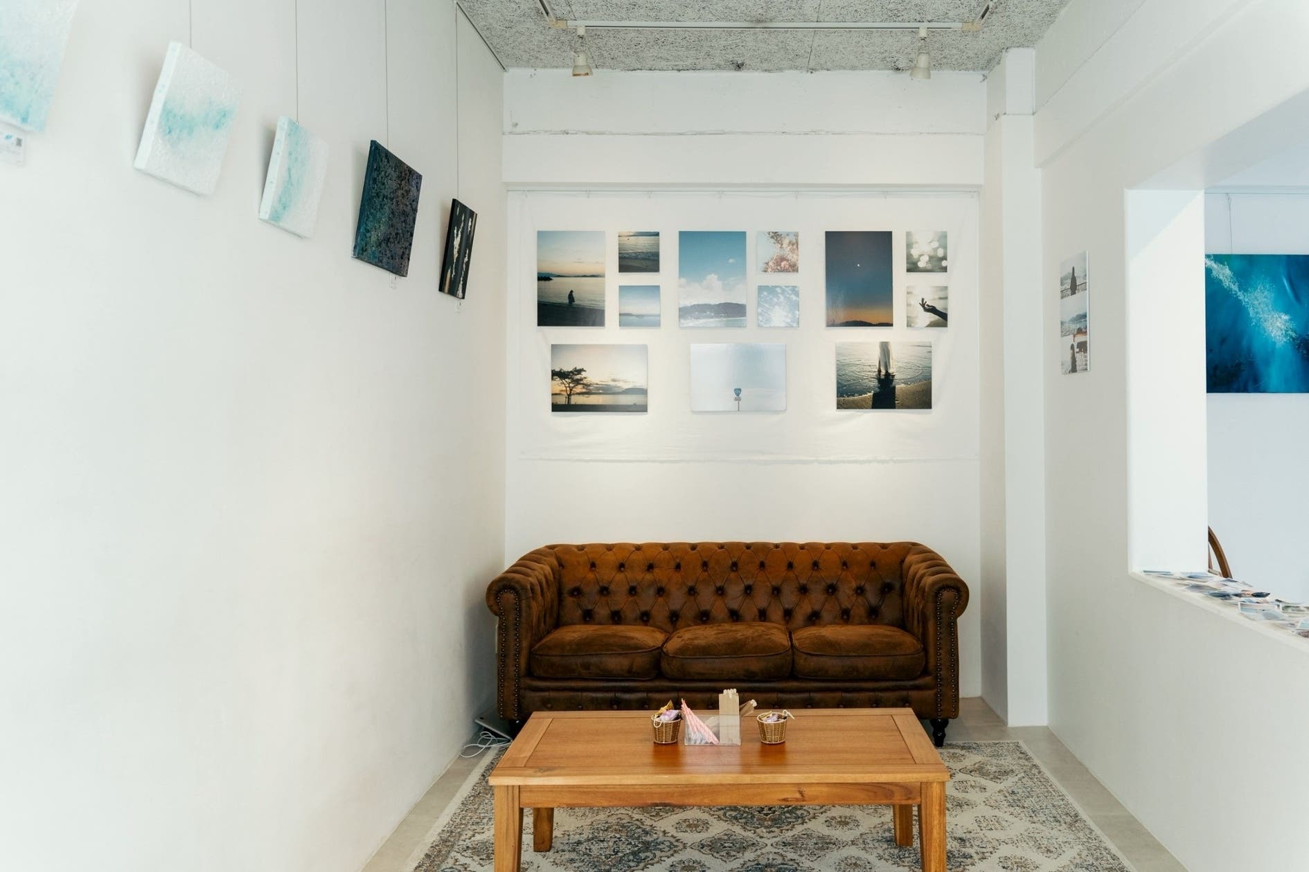 【銀座駅・築地駅徒歩圏内】自然光の入る白を基調としたスペース｜フォトスタジオ・個展・ワークショップ・ポップアップの写真4