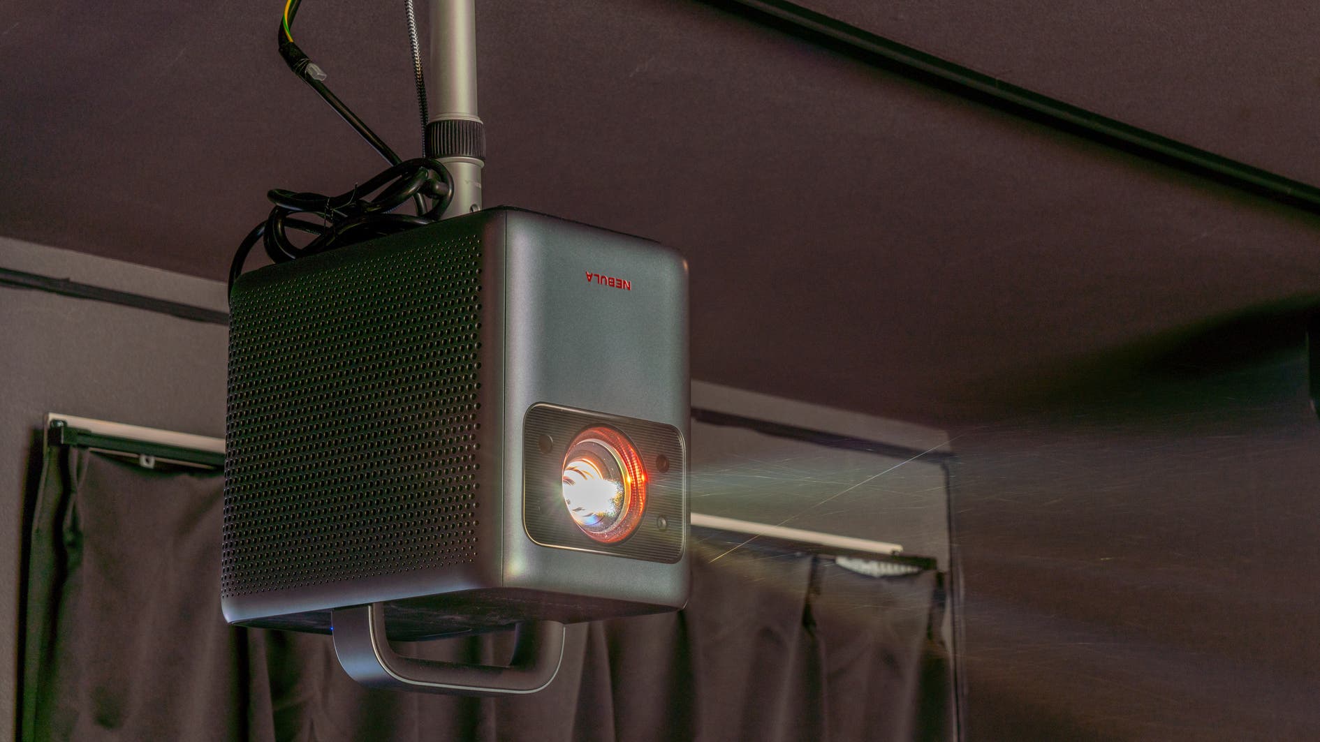 📹プロジェクター（Anker Nebula Cosmos Laser 4K）	の画像1