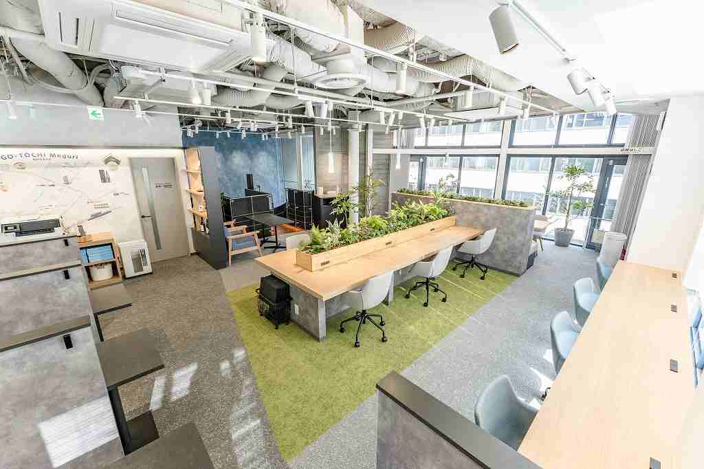 【新潟駅徒歩3分】BIZcomfort新潟　6名用会議室✨完全個室/Wi-Fi完備/大型モニター/WEB会議/フリードリンクの写真2