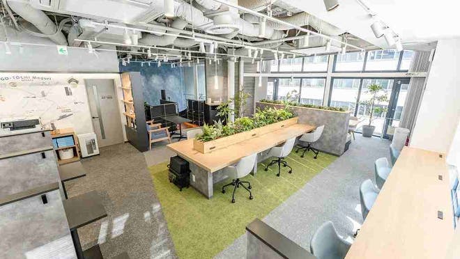 【新潟駅徒歩3分】BIZcomfort新潟 6名用会議室✨完全個室/Wi-Fi完備/大型モニター/WEB会議/フリードリンクの写真2