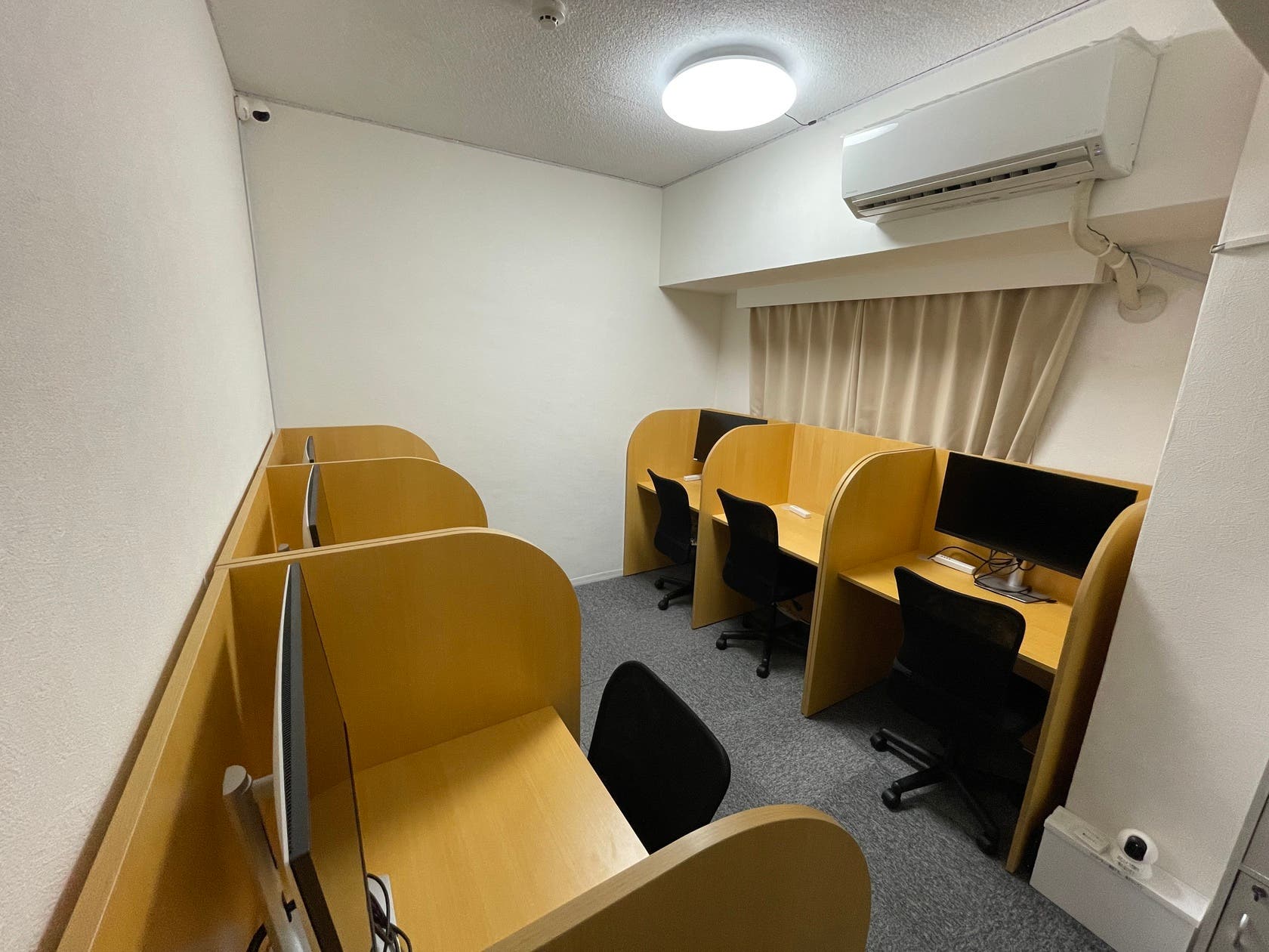 【伏見・大須観音徒歩9分】地域最安/ブース席/Wi-Fi/電源/自習✏️/デスクワーク💻の写真1