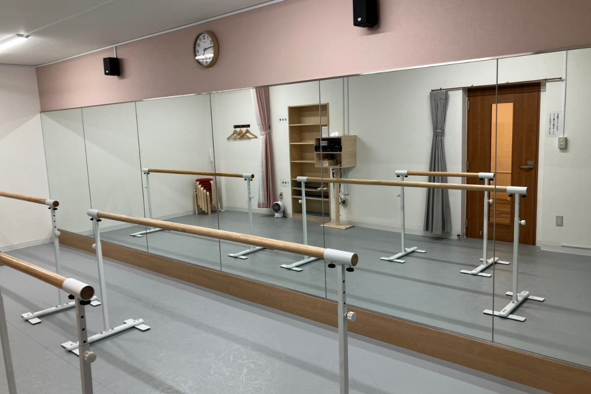 【Aスタジオ】久地駅徒歩2分！きれいな長方形のダンススタジオ！床表面はハーレクインリノリウムを使用しています。の写真3