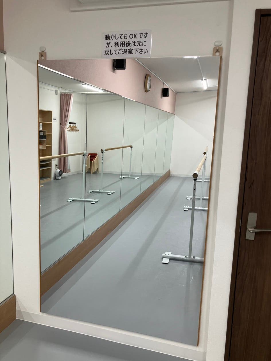 【Aスタジオ】久地駅徒歩2分！きれいな長方形のダンススタジオ！床表面はハーレクインリノリウムを使用しています。の写真4