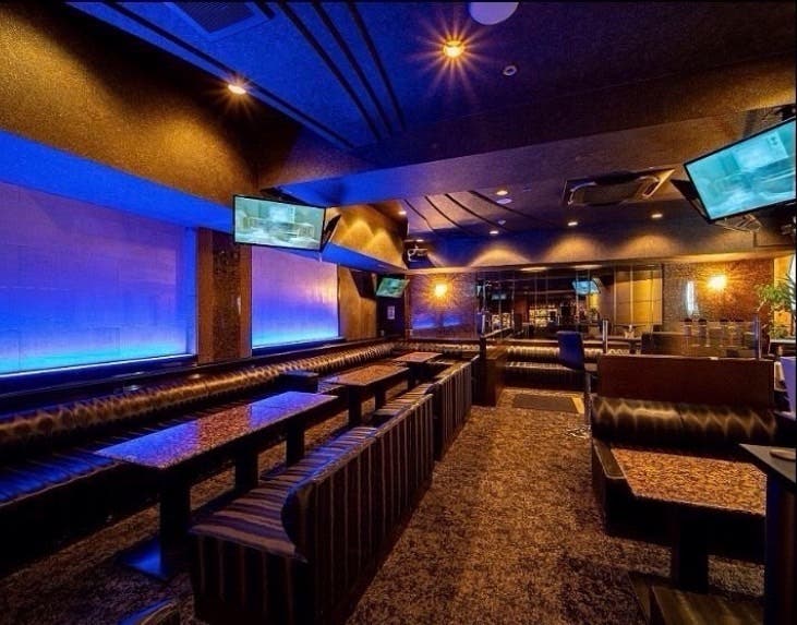 各種パーティーに最適なBAR完全貸切可/カラオケ無料・ダーツLIVE2あり/飲み放題990円!/心斎橋駅近/結婚式２次会/心斎橋の写真1