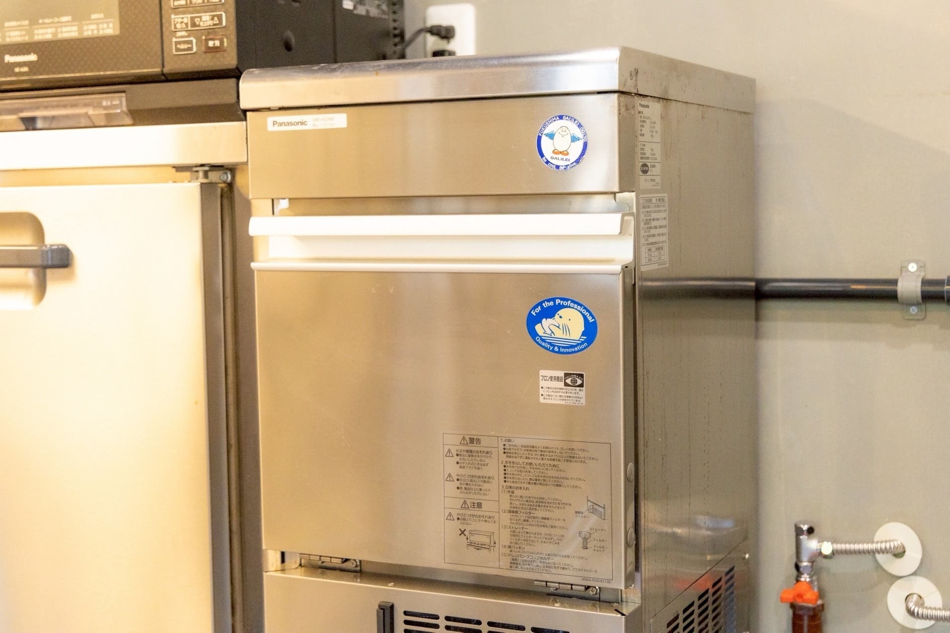 茅ヶ崎路面店キッチン｜小さなマルシェを（約13㎡）・製氷機・冷凍冷蔵庫・三層シンク完備の製菓対応スペースの写真10