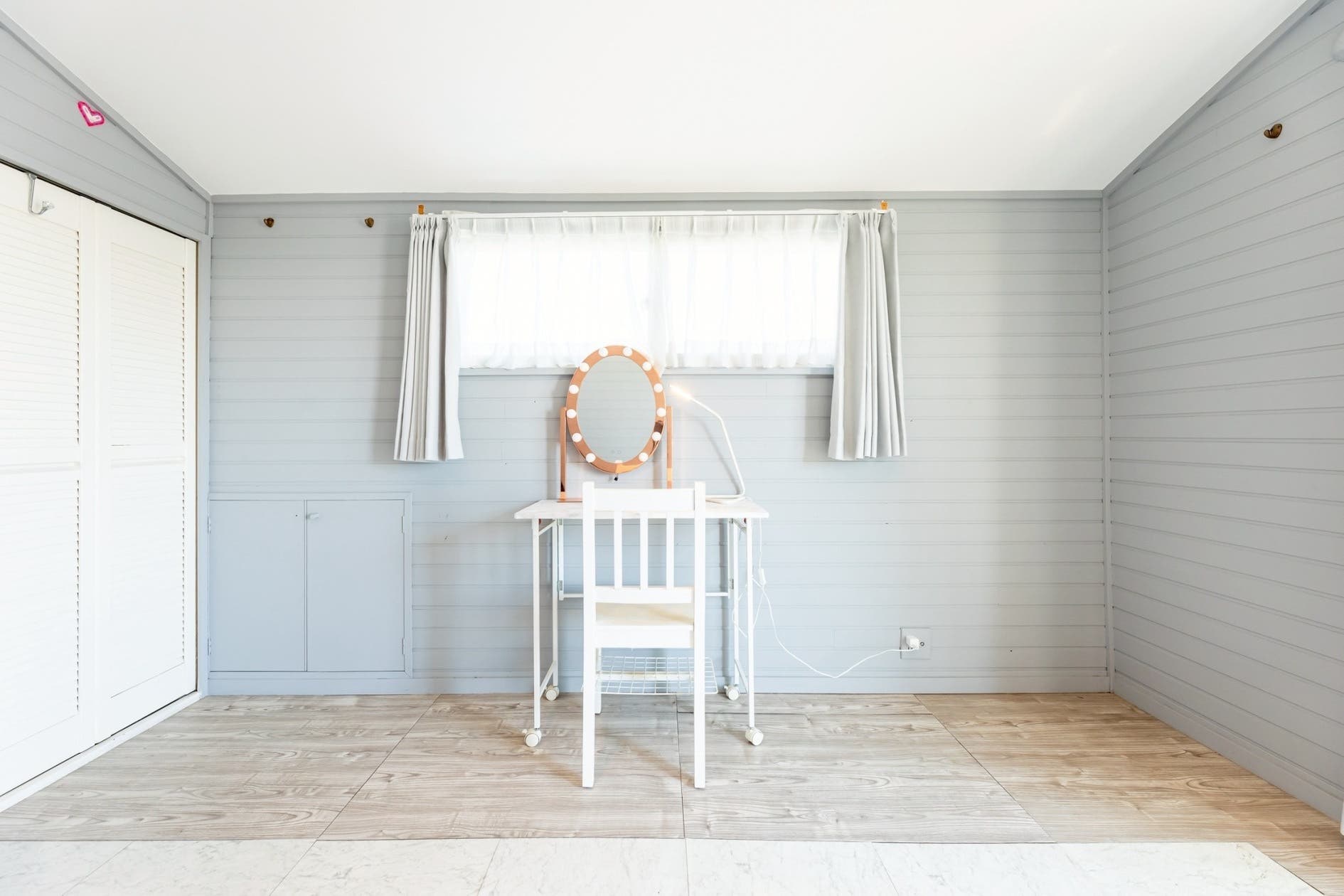 週単位・月単位の長期利用もOK｜湘南・茅ヶ崎（約10㎡）陽の光が差し込む、白い小さなサロンの写真5