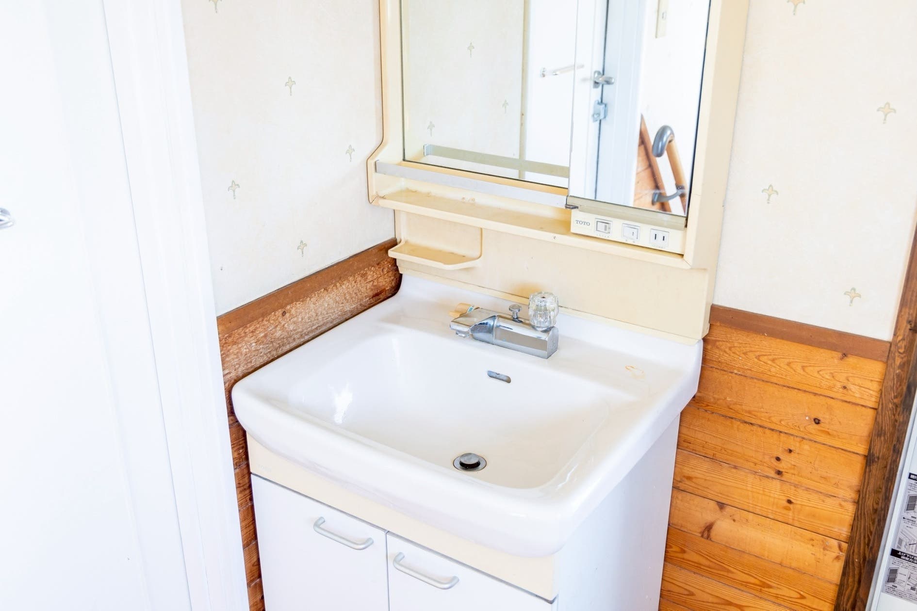 週単位・月単位の長期利用もOK｜湘南・茅ヶ崎（約10㎡）陽の光が差し込む、白い小さなサロンの写真7