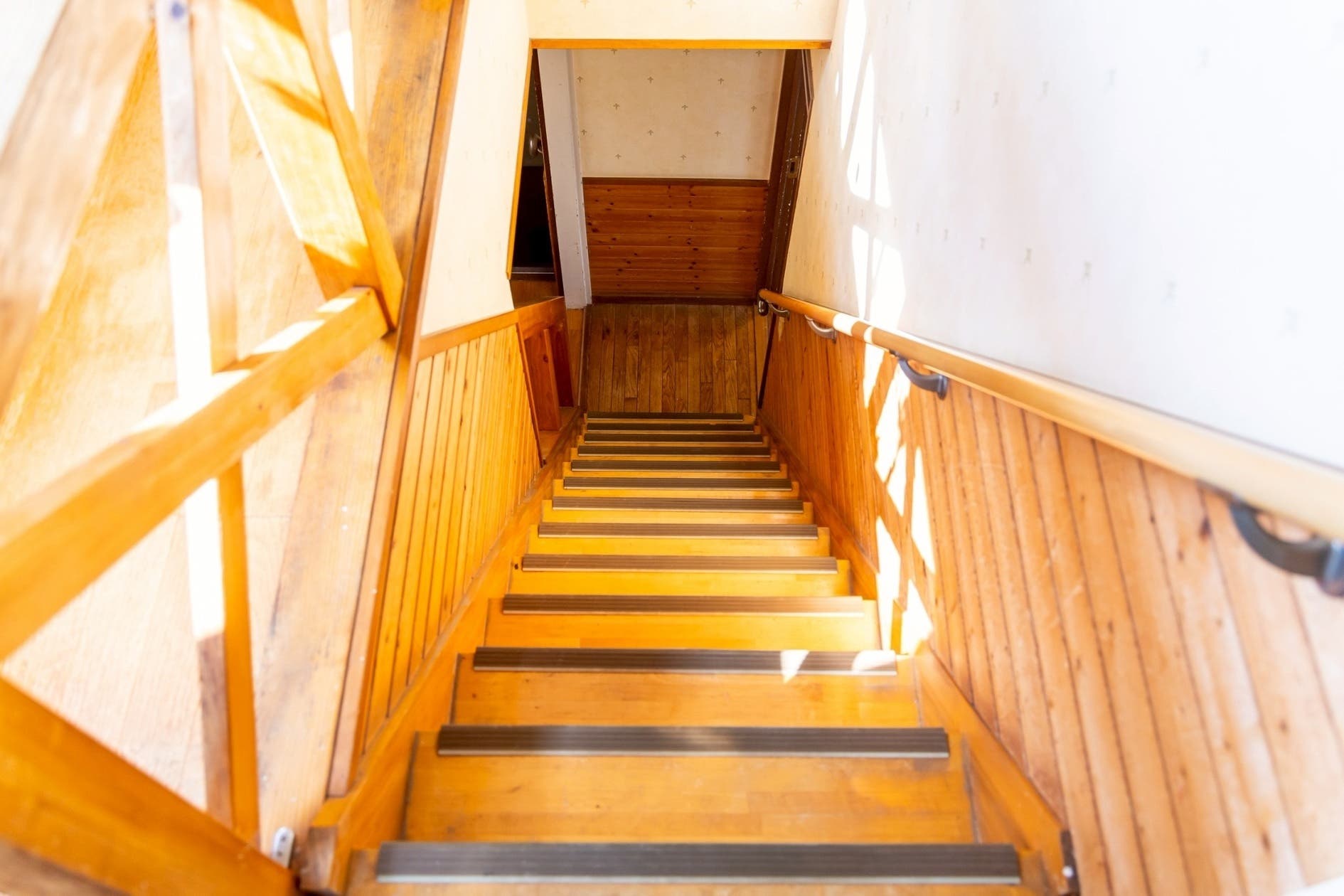 週単位・月単位の長期利用もOK｜湘南・茅ヶ崎（約10㎡）陽の光が差し込む、白い小さなサロンの写真8