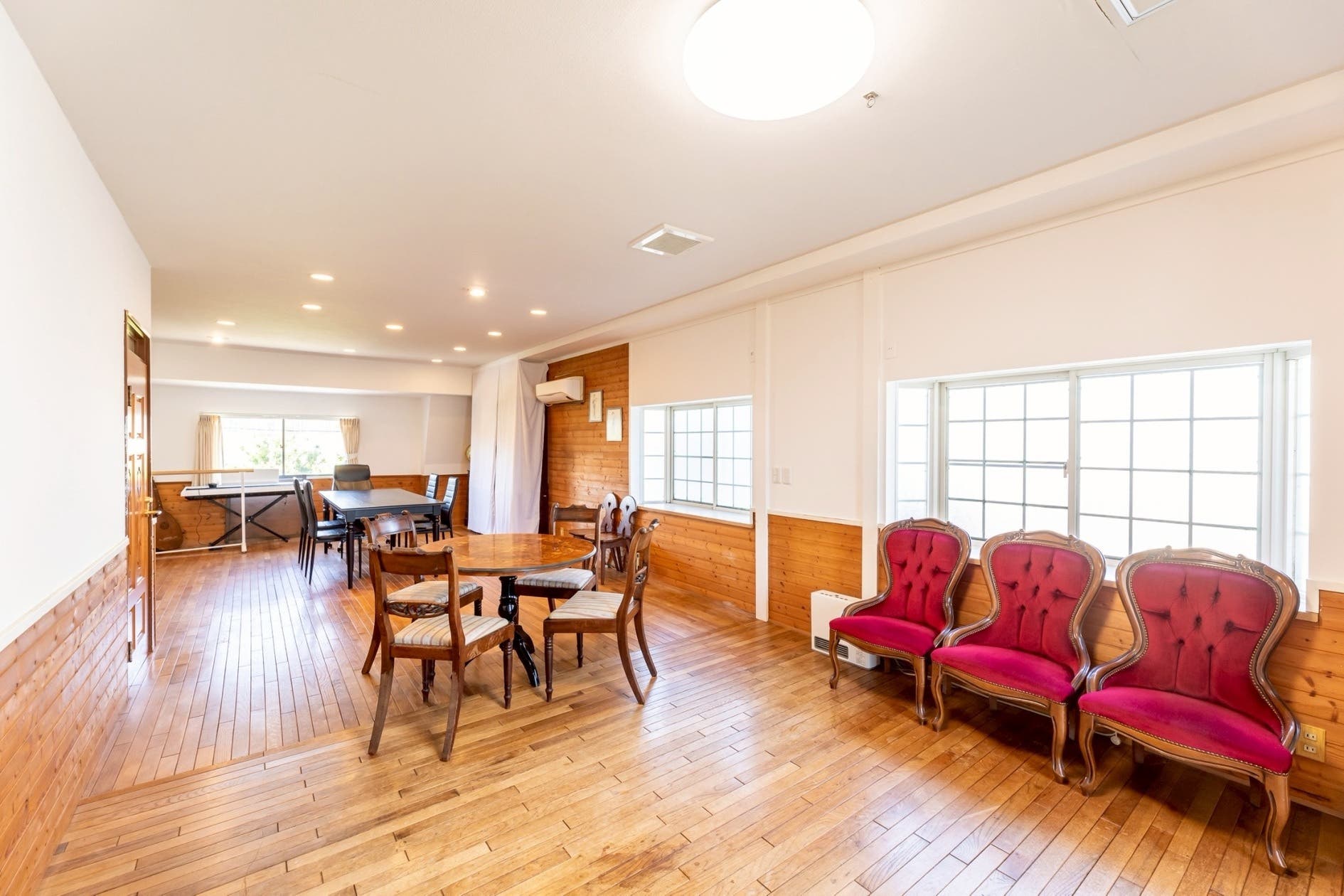 湘南・茅ヶ崎｜2階（約50㎡）・光あふれるアンティーク空間で撮影・ホームコンサート・50㎡の隠れ家(最大20人)の写真6