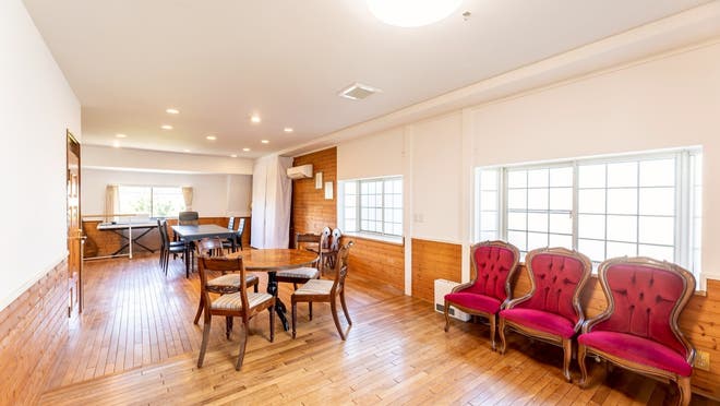 湘南・茅ヶ崎|2階(約50㎡)・光あふれるアンティーク空間で撮影・ホームコンサート・50㎡の隠れ家(最大20人)の写真6