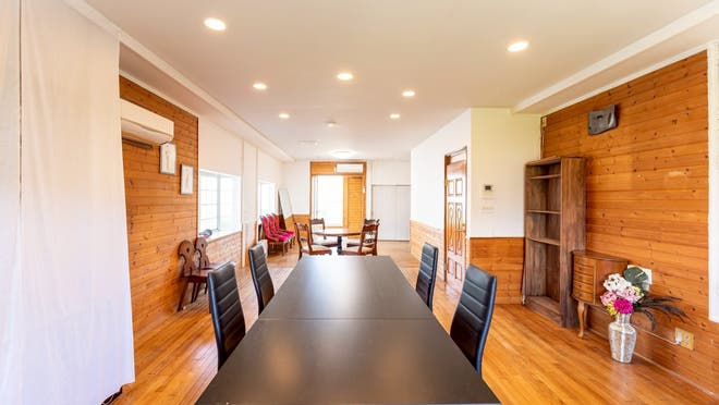 湘南・茅ヶ崎|一棟貸しプラン(約100㎡)|ゆとりある空間で、暮らすようにくつろぐプライベートスペース(最大30人着席)の写真1