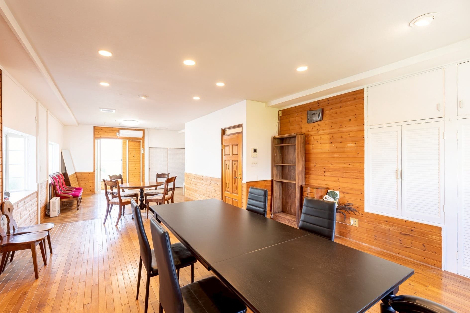 湘南・茅ヶ崎｜一棟貸しプラン（約100㎡）｜ゆとりある空間で、暮らすようにくつろぐプライベートスペース(最大30人着席)の写真2