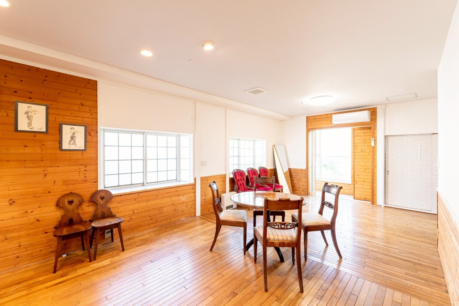 湘南・茅ヶ崎｜一棟貸しプラン（約100㎡）｜ゆとりある空間で、暮らすようにくつろぐプライベートスペース(最大30人着席)の写真4