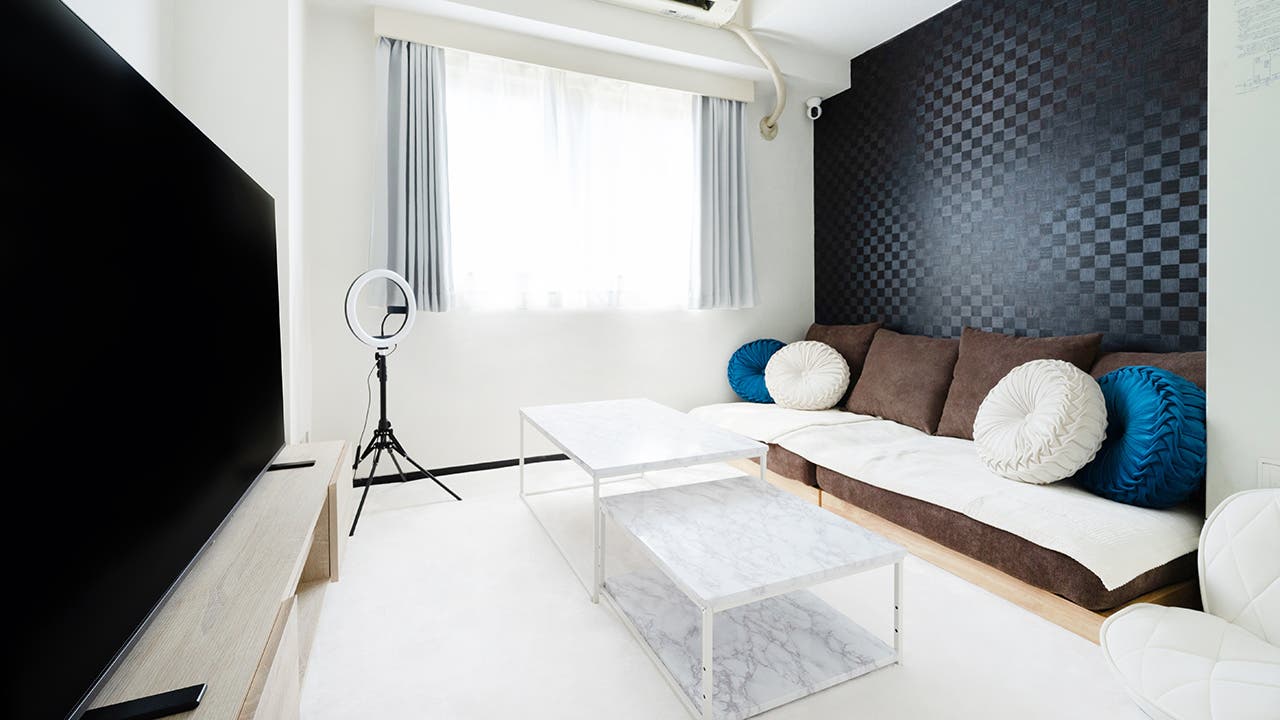 【電子・加熱式タバコ可】特大55㌅TV💻名古屋伏見駅徒歩6分🚶✨24時間営業🎀人気ゲーム多数🎮推し活✨ゴミ捨て無料！の写真2