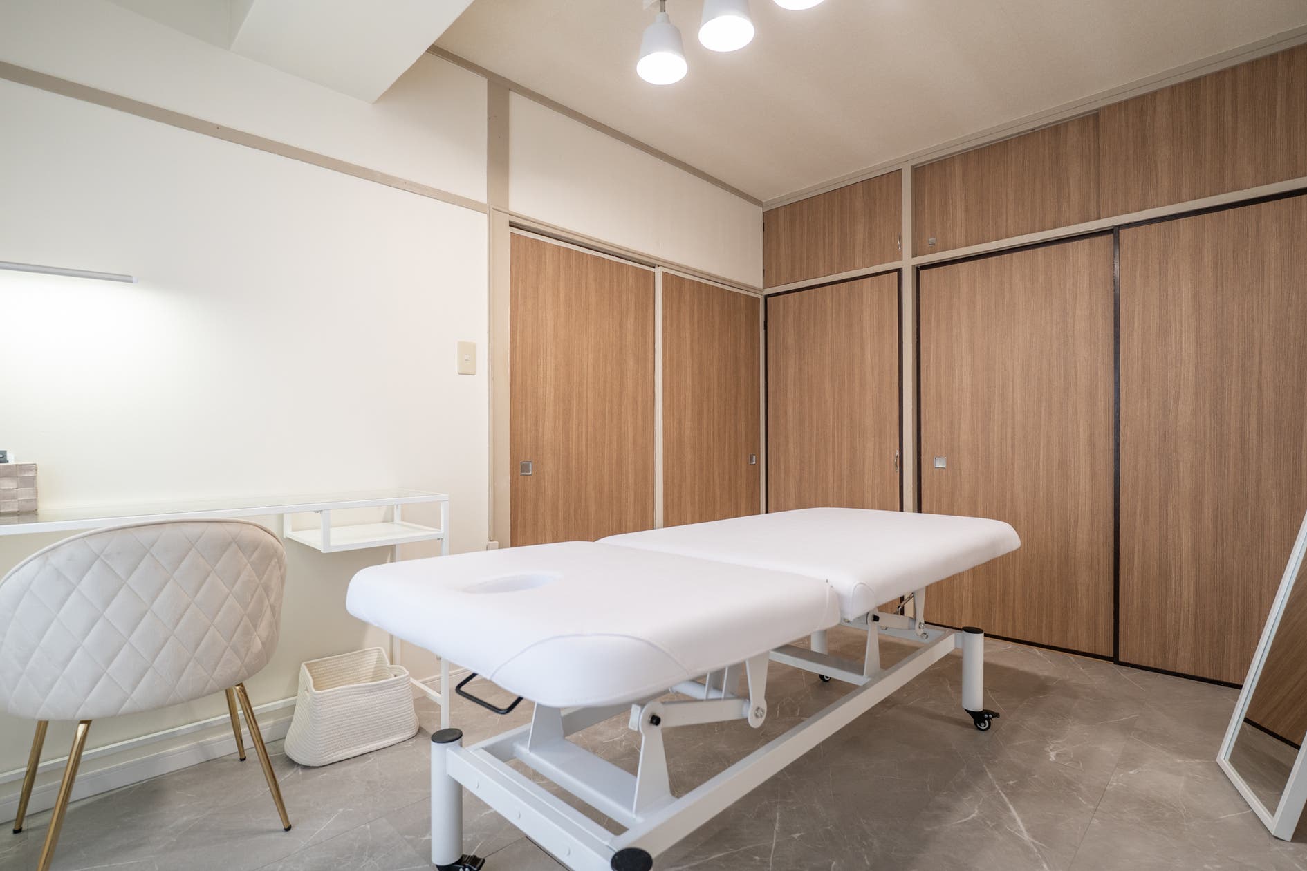 【🎉5月NEW🎉】池袋駅C3出口✨徒歩2分完全個室サロン | 静かな癒し空間💐| マッサージ | 整体 | エステの写真6